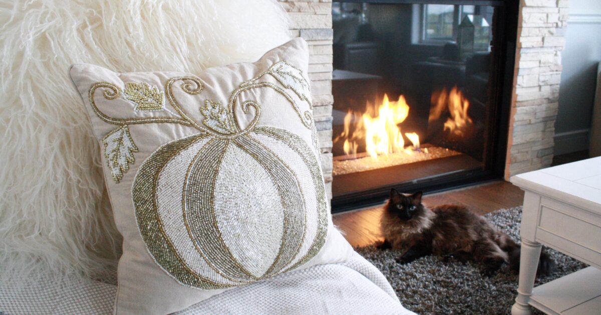 15 glamorous fall pillows in natural, pink and gold tones • Chandeliers ...