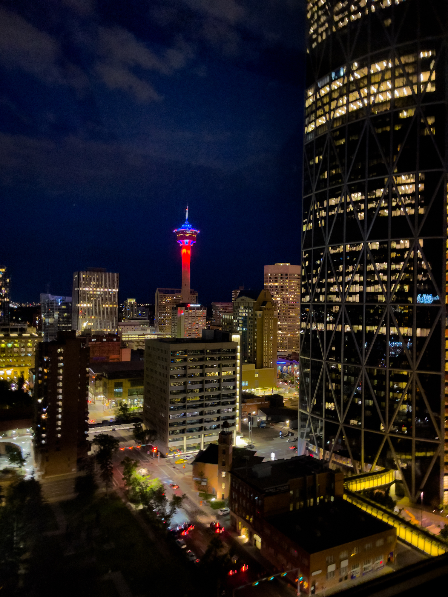 The Delta Calgary Downtown: 5 Reasons To Stay Here • Chandeliers and ...
